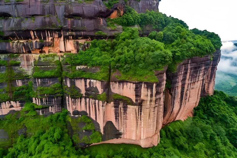Bentang Alam Danxia Gunung Laojun: Petualangan Colorado di Yunnan | A ...
