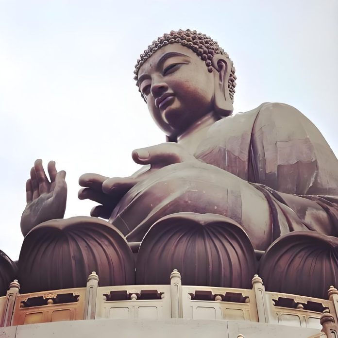 Tian Tan Buddha and Ngong Ping 360 Cable Car on Lantau Island | A ...